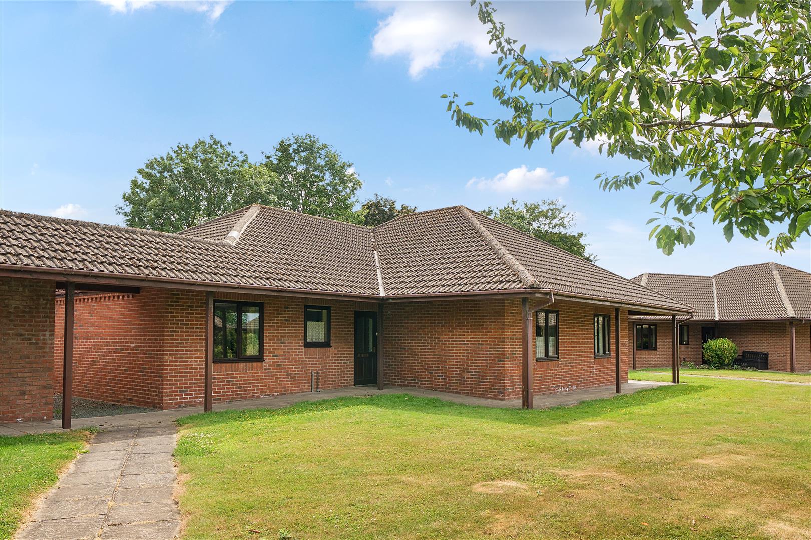 47 Meadowbrook Court, Twmpath Lane, Oswestry, SY10 7HD | Estate Agents ...